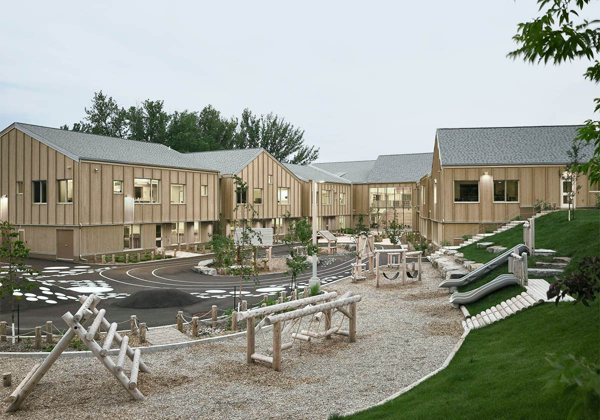 Kindlicher Maßstab / Grundschule im kanadischen Saguenay - Architektur ...